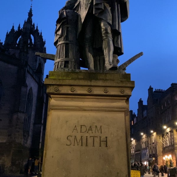 Adam Smith Statue - Outdoor Sculpture in Edinburgh