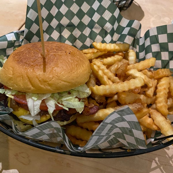 The Eddie Burger + Bar - 41 tips