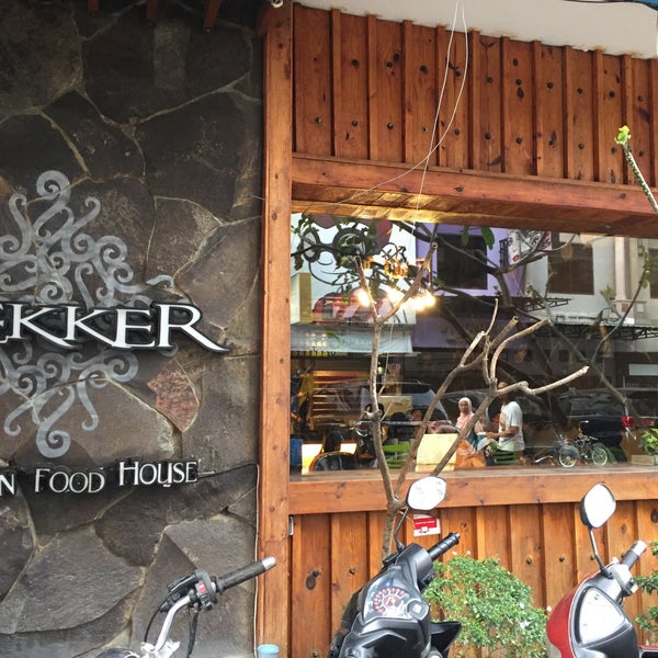 Lekker Urban Food House - Café in Medan