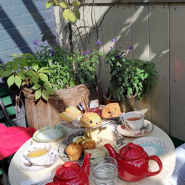 Photos at Salon de thé Cardinal / Cardinal Tea Room - Mile-End ...