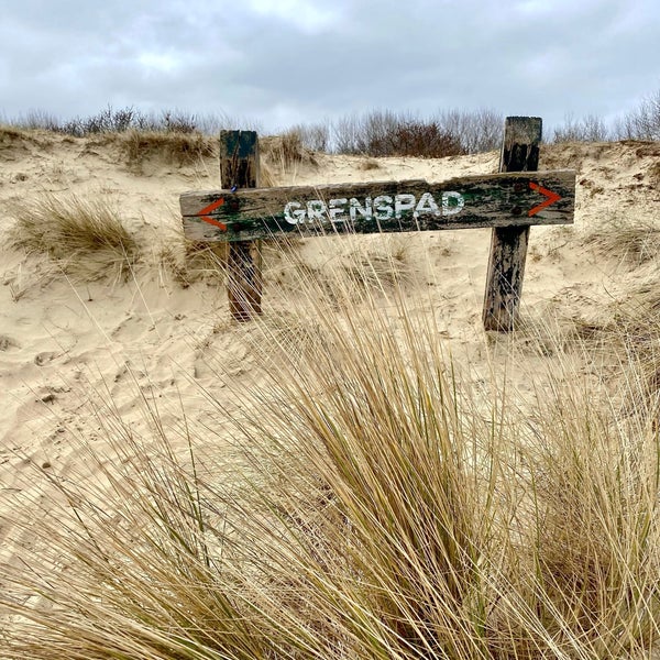 Grenspaal Bray-Dunes [FR] / De Panne [BE] - Border Crossing