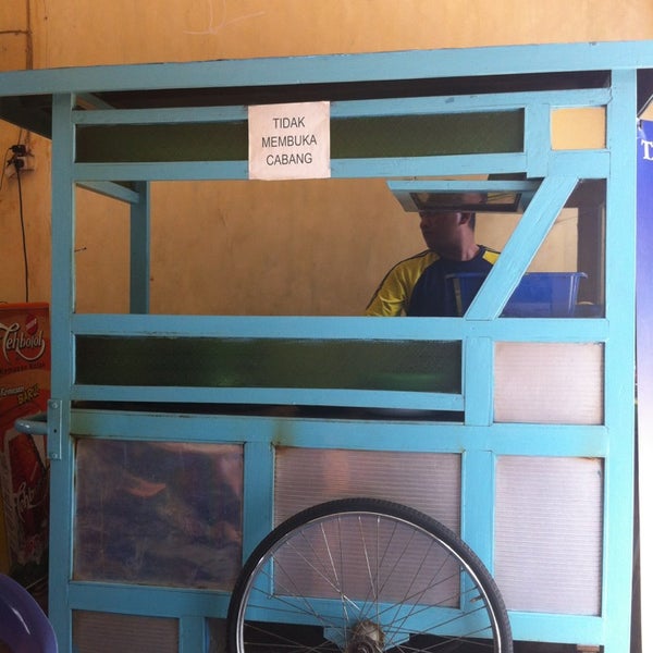 Tahu Campur Pak Kumis Rombong Biru - 2 tips from 176 visitors