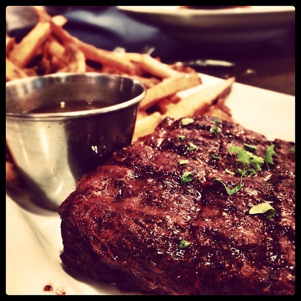 Viand Bar & Kitchen (Now Closed) - New American Restaurant in Streeterville