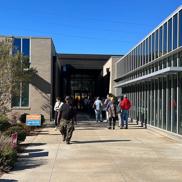 Metropolitan Library - Library in Southside