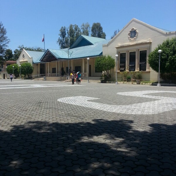 Ilocos Norte National High School - High School in Laoag