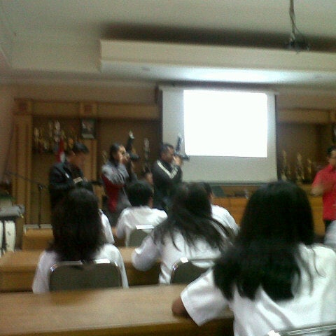 Ruang Multimedia SMAN 8 Bandung - SMAN 8 Bandung