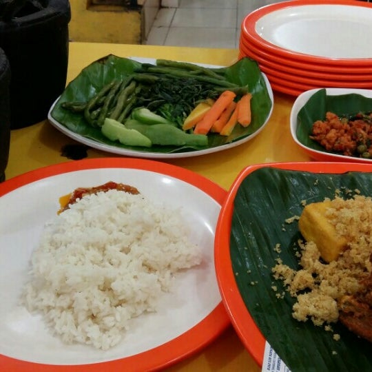 Warung Nasi Alam Sunda - Sukabumi, Jawa Barat