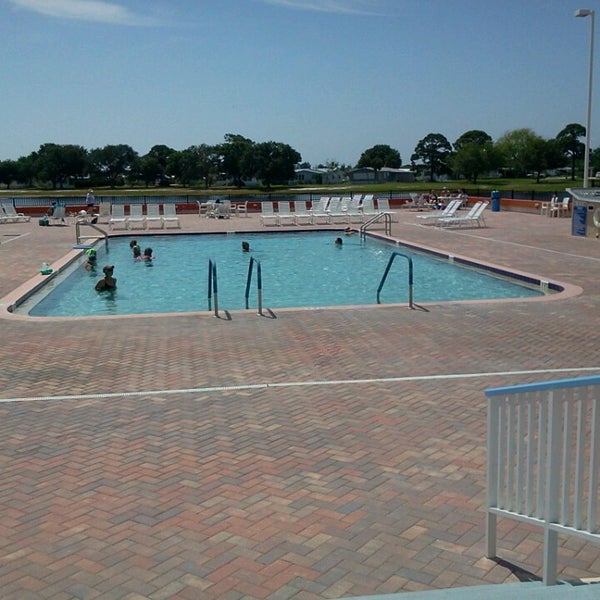 Barefoot Bay Pool Lounge - 1 tip