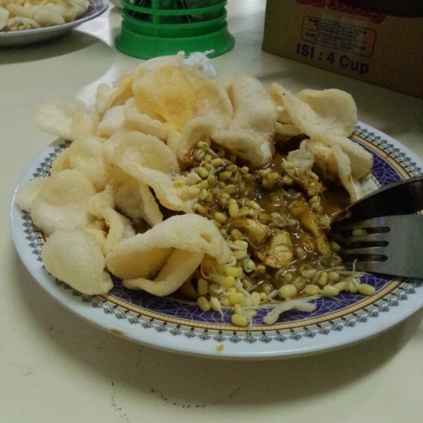 Tahu Telor Pak Jayen - Indonesian Restaurant in Surabaya