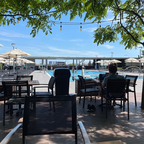 Midtown Outdoor Pool - Pool in Chicago