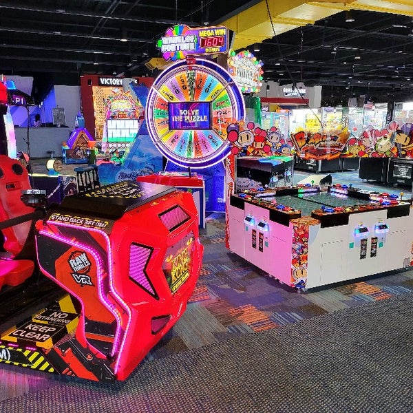 Round One Bowling And Entertainment - Bowling Alley