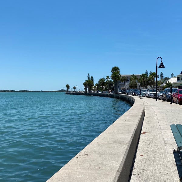 Merry Pier - 801 Pass a Grille Way