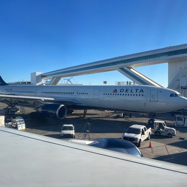 Gate S8 - 4 tips from 1732 visitors