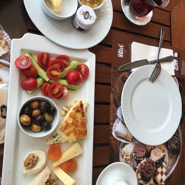 Photos at Pelit Pastanesi - Altunizade - İstanbul, İstanbul