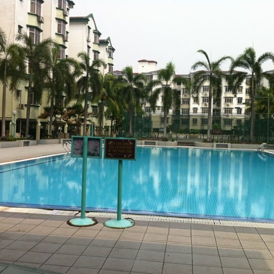 Pool View Cafeteria Court 10 - Usj 15, Selangor