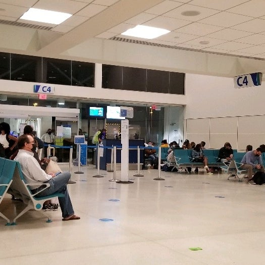 Gate C4 - Airport Gate in Carolina