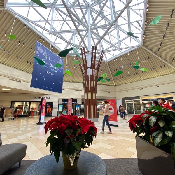 Christiana Mall De Directory