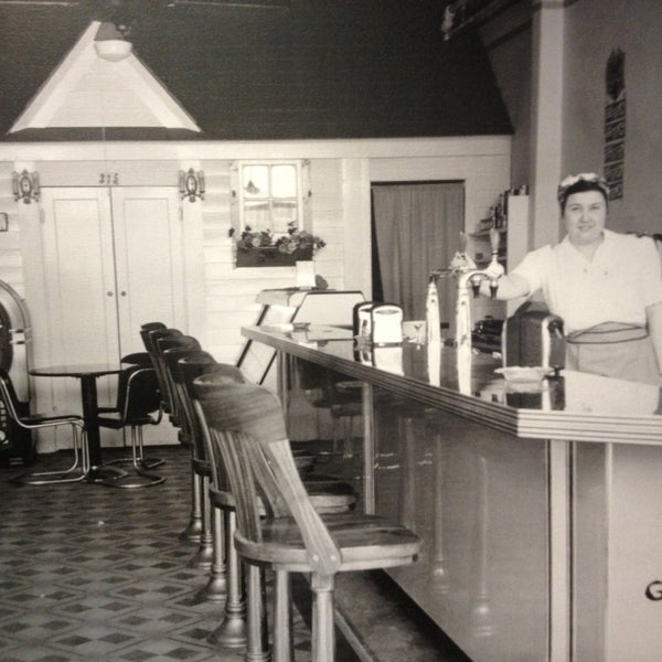 Colonial Cafe - Diner