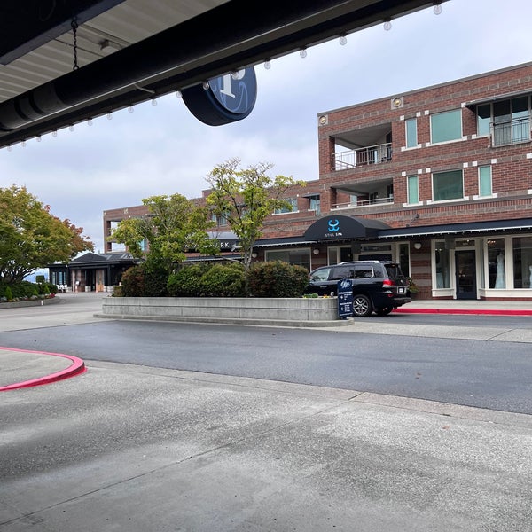 Carillon Point - 4100 Carillon Pt