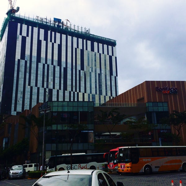 Bonifacio Stopover - Plaza