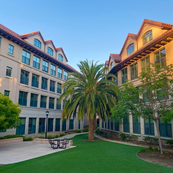 Munger Graduate Residence - College Residence Hall in Stanford