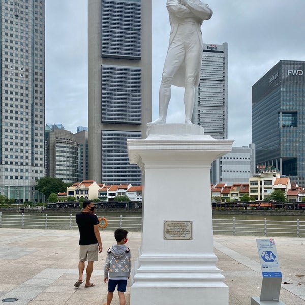 Photos at Sir Stamford Raffles Statue (Raffles' Landing Site) - Downtown Core - Parliament Lane