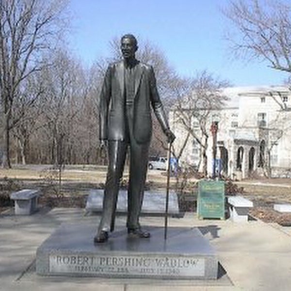 Robert Pershing Wadlow Statue