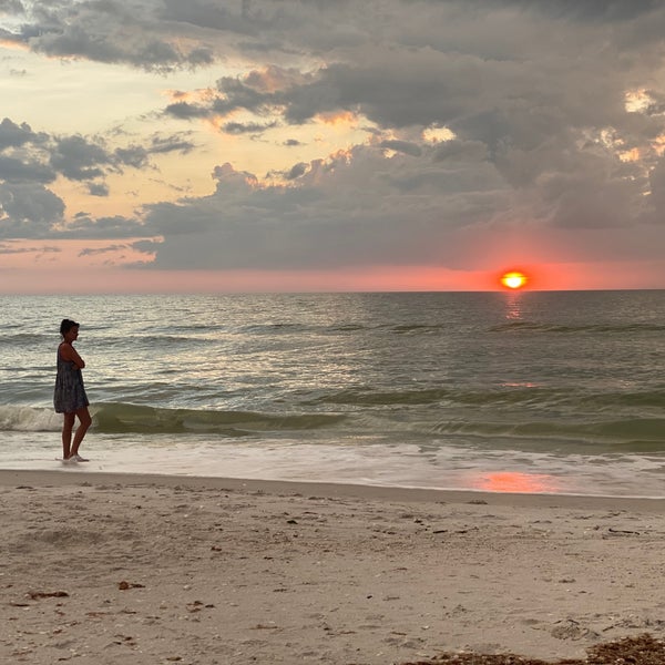 Via Miramar Beach - Beach in Moorings