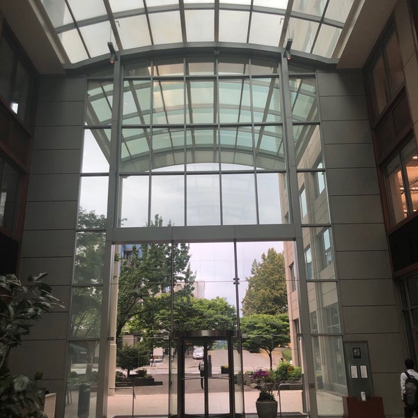 Waggener Edstrom Worldwide - Office