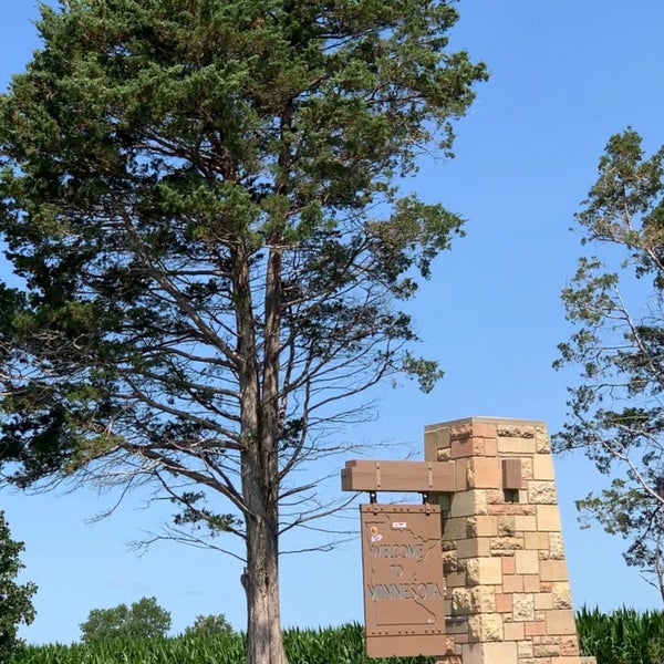 Minnesota / Iowa State Line - Border Crossing