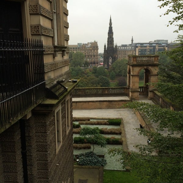 Photos at The News Steps - Waverley Station - Edinburgh, City of Edinburgh