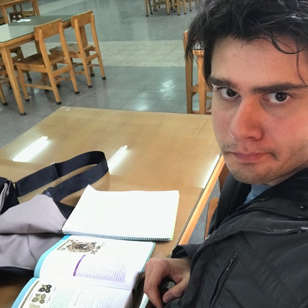 Library of Azad University of Qom | كتابخانه دانشكده علوم پزشكى