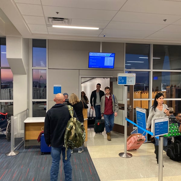 Gate B25 Airport Gate