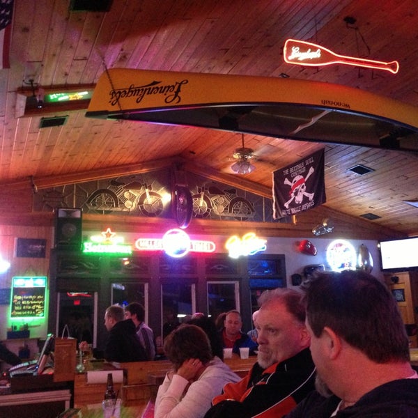 Hollywood's Roadhouse Bar & Grill - 8 tips from 333 visitors