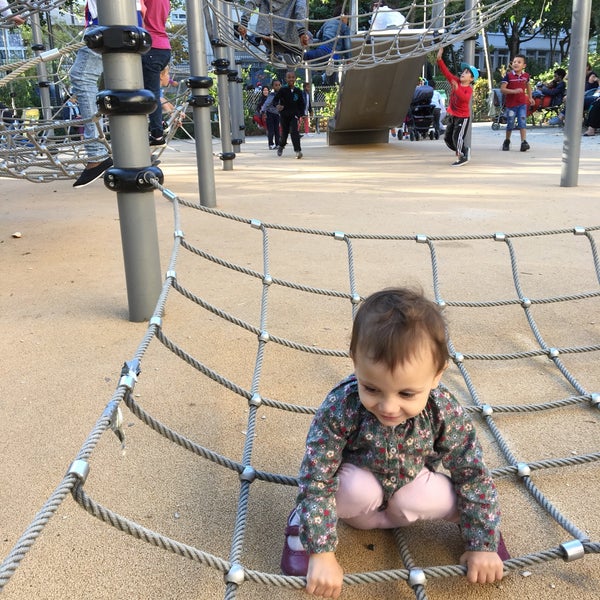 Square Léon - Playground in Paris