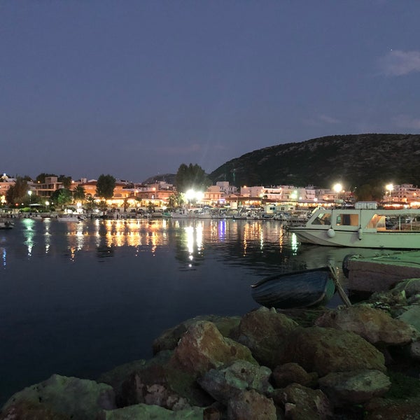 Λιμάνι Παλαιάς Φώκαιας - Harbor or Marina in Παλαιά Φώκαια