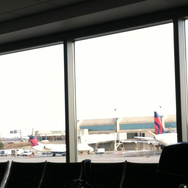 Delta Air Lines Ticket Counter - Terminal B