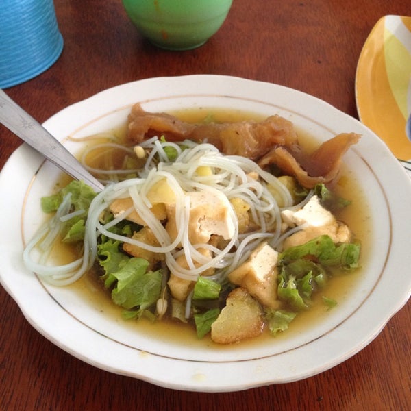 Tahu Campur Pak Kumis Rombong Biru - 2 tips from 176 visitors