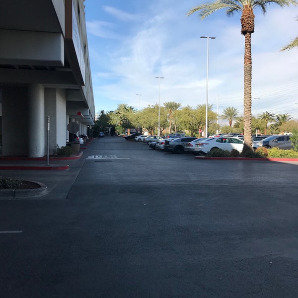 Palms Place Parking Lot - Parking