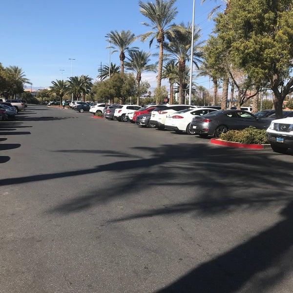 Palms Place Parking Lot - Parking