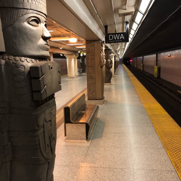 Museum Subway Station - Metro Station in Toronto