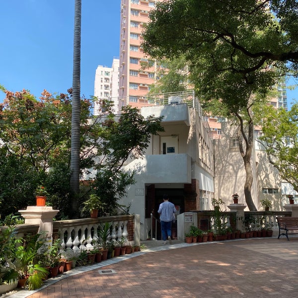 Pao Siu Loong Building 包兆龍樓