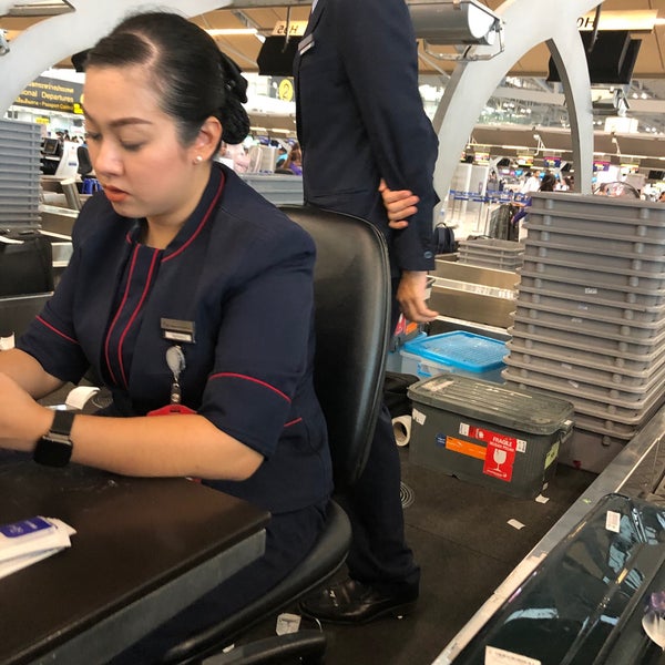 Malaysia Airlines (MH) Check-in - Check-in Hall, Row M