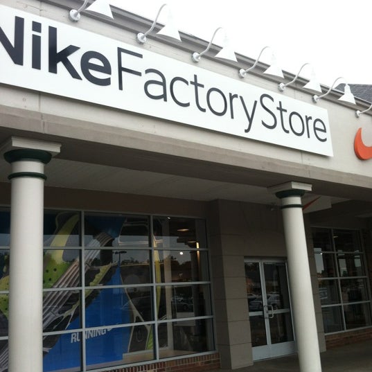 Photos at Aurora Farms Premium Outlets - Aurora, OH