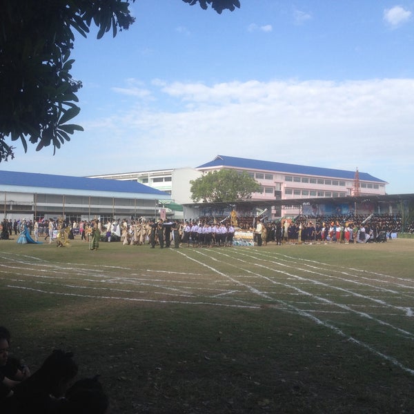 โรงเรียนเตรียมอุดมศึกษาน้อมเกล้า สมุทรปราการ Triamudomsuksanomklao