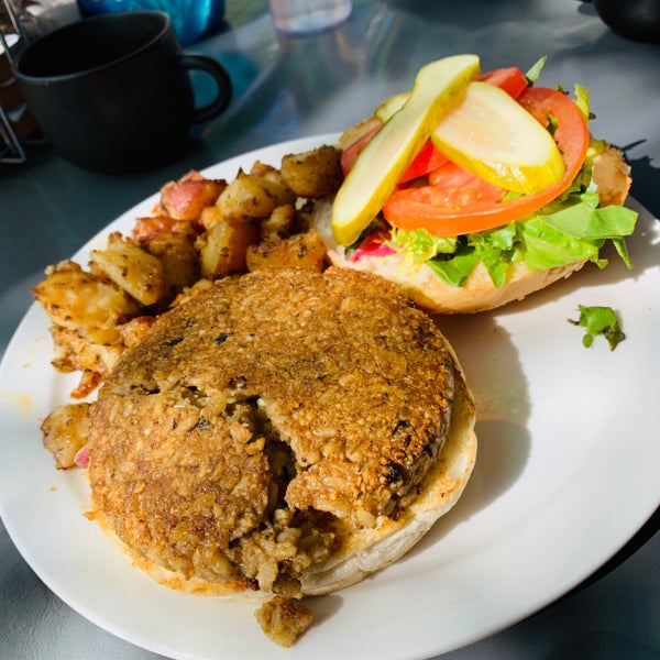 Hello Toast - Breakfast Spot in City Center