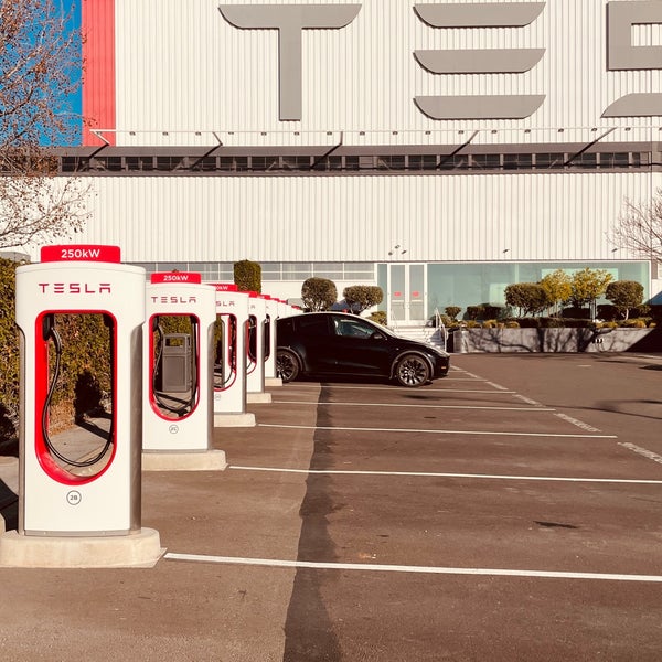 Tesla Motors - Car Dealership