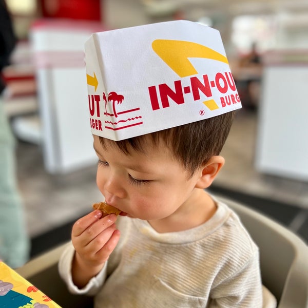 더쿠 - 파이브가이즈에 공짜 땅콩이 있다면 인앤아웃에는...jpg