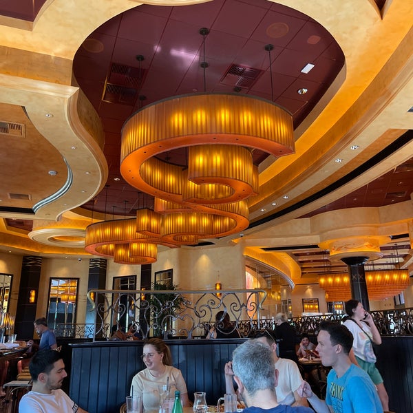 Cheesecake Factory Interior