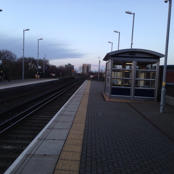 Bootle Oriel Road Railway Station (BOT) - 228 visitors